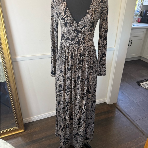 Ecote | Dresses | Ecot Black And Cream Paisley Long Sleeve Maxi Dress ...